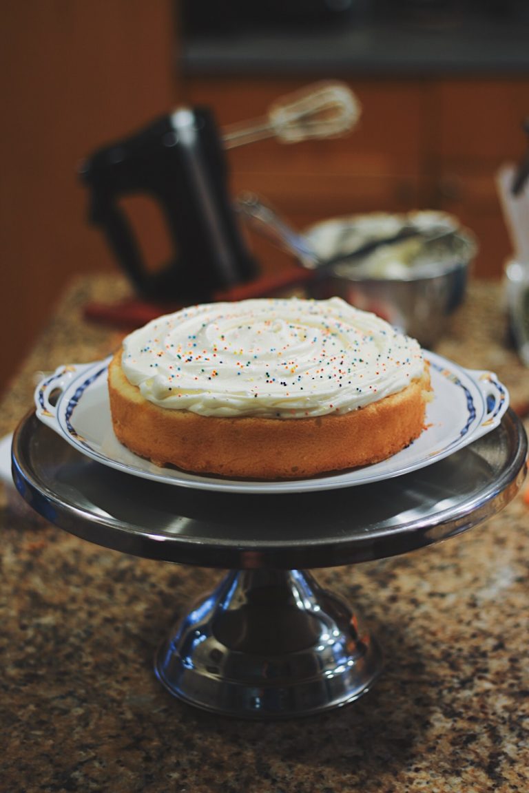 5 Best Cake Decorating Tips for Success - ScheckEats