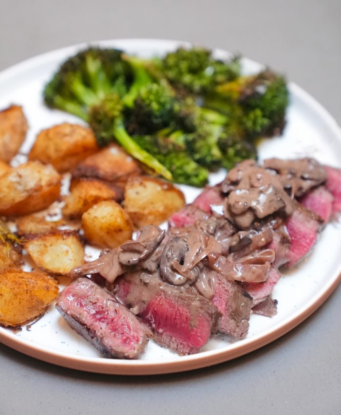 Fillet in Creamy Red Wine Sauce - ScheckEats